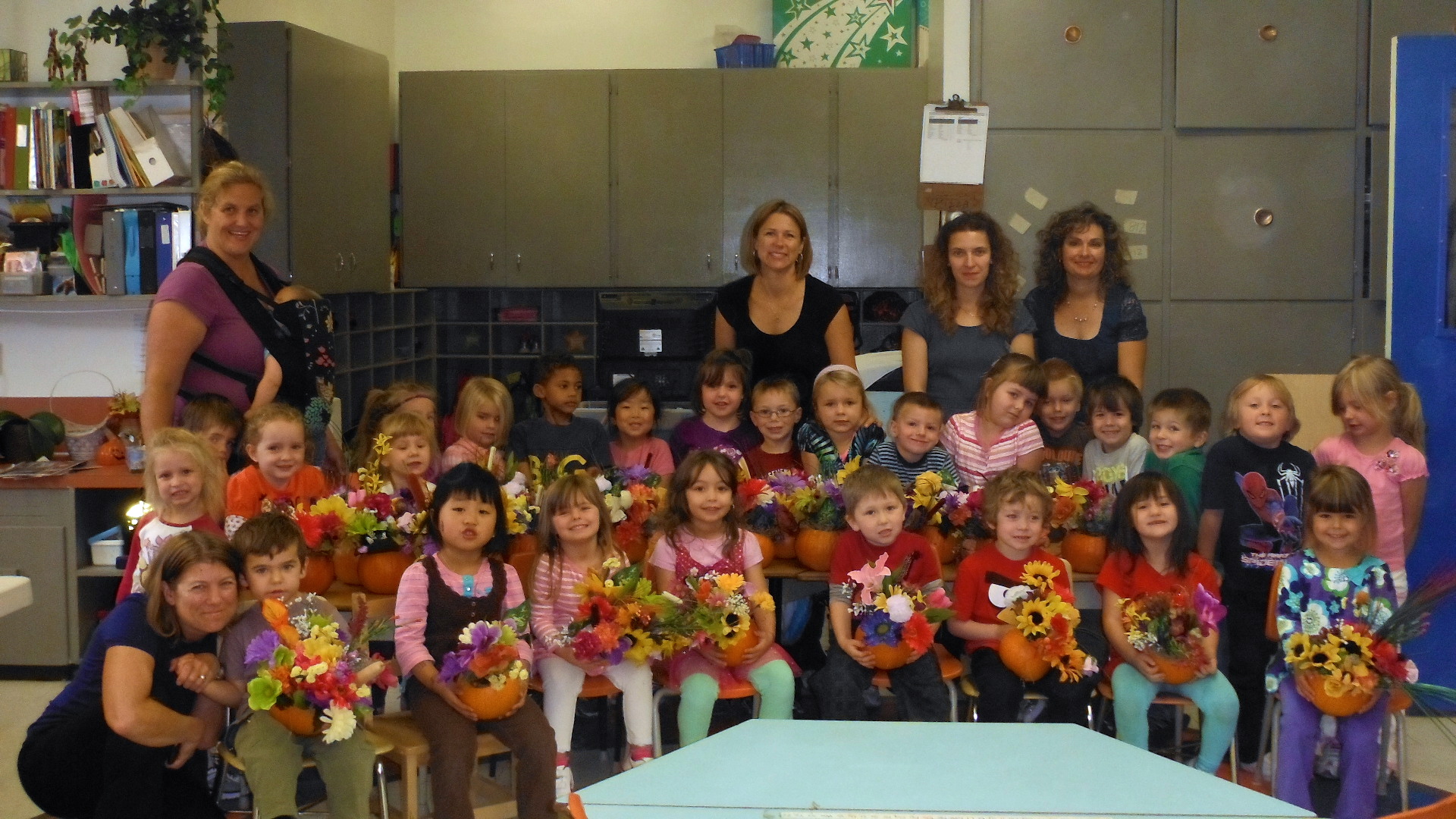R.L. Beattie students make centrepieces for Extendicare York - Rainbow ...