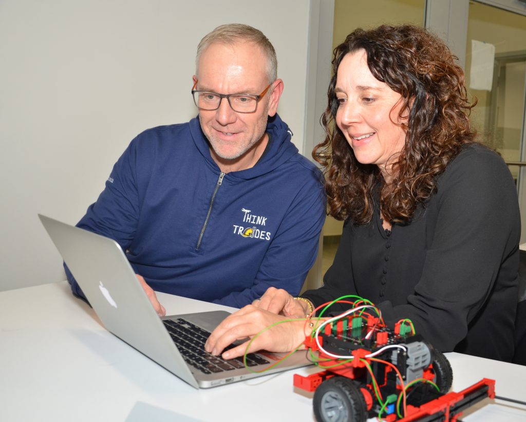 Teacher training in technology brings new learning opportunities to ...